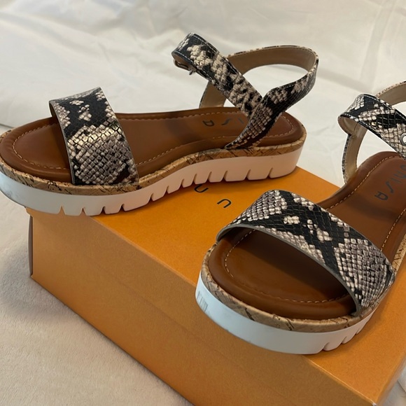 Unisa | Shoes | Unisa Flat Strap Sandals With White Sole | Poshmark